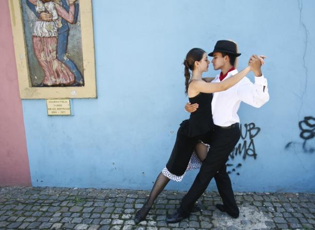 Tango italiano: viaggio nelle milonghe fra club, mercati e piazze - Il ...
